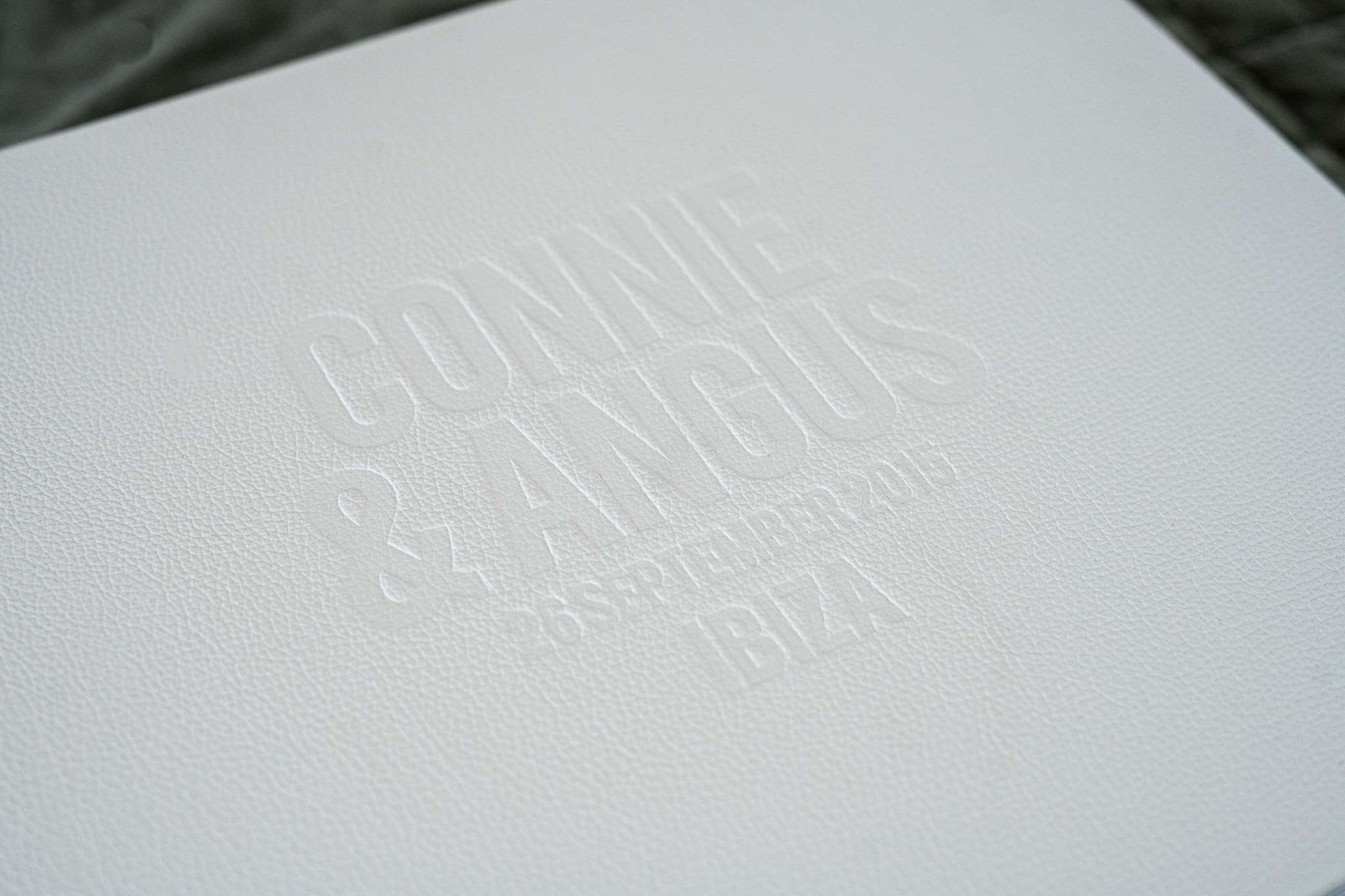Wedding Albums: Cover Materials & Customisations